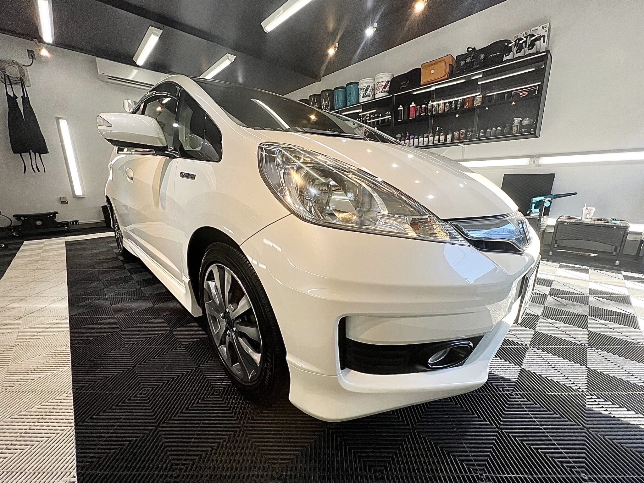 CWS - 当店は横浜にある手洗い洗車専門店です。こだわりの洗車製品を使って丁寧に洗い上げます。 メインコースに加えて、水垢除去、樹脂パーツ ...